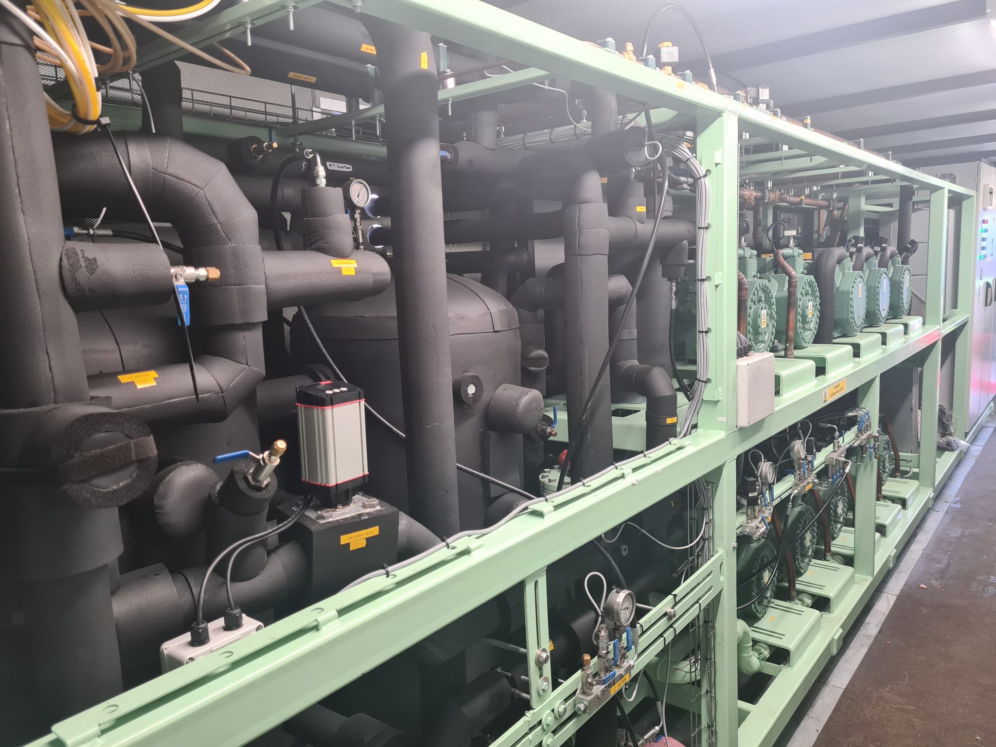 The packs included 2no 230L intermediate liquid receiver vessels (460L ...